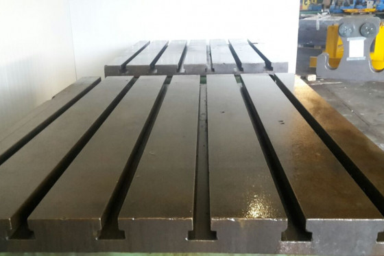 (2x) Box tables cast iron 2000 x 1500 x 800 mm Box table used | Mach4Metal