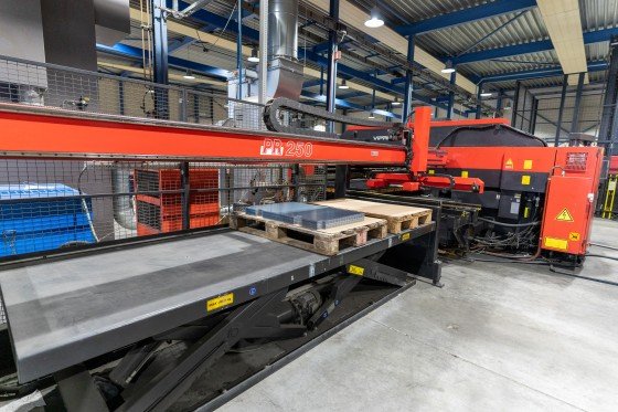 AMADA - Vipros 2510 KING Nibbling machine used | Mach4Metal