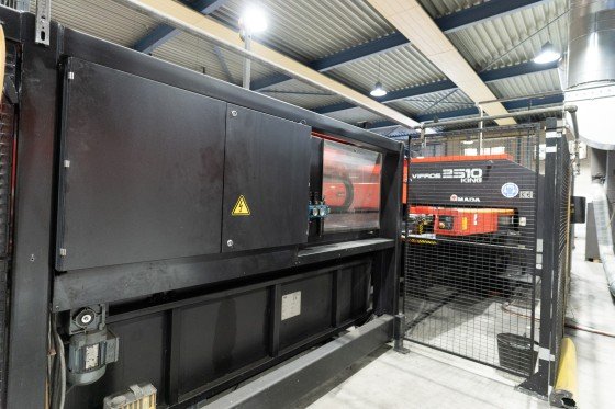 AMADA - Vipros 2510 KING Nibbling machine used | Mach4Metal