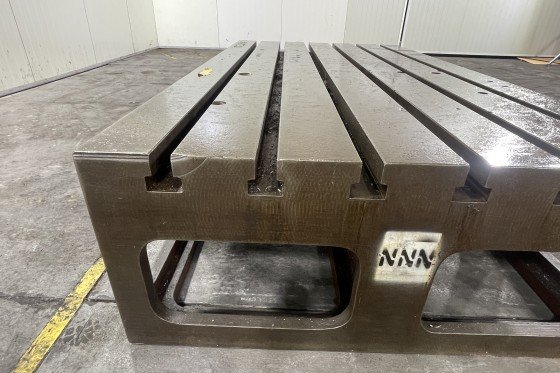 STOLLE - Cast Iron Box table used | Mach4Metal