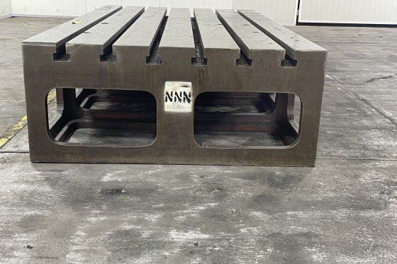 STOLLE - Cast Iron Box table used | Mach4Metal