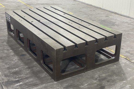 STOLLE - Cast Iron Box table used | Mach4Metal