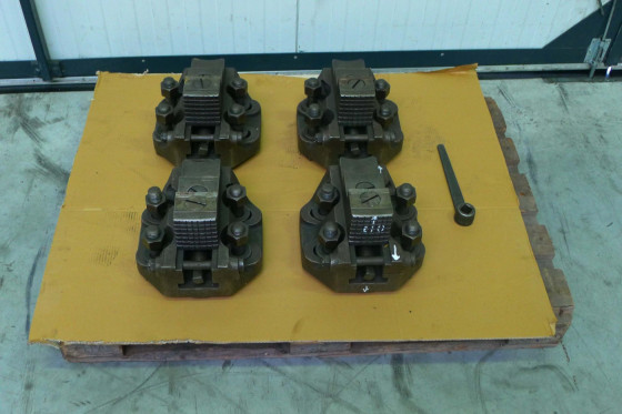 4 x Schiess Jaws for VTL 300 x 220 mm Metal cutting Tooling used ...