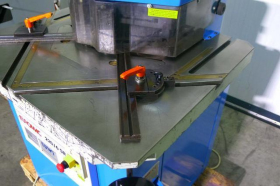 Corner notcher Notching machine used | Mach4Metal