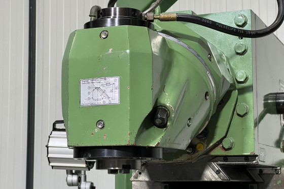 CME - F4 CMC Milling machine used | Mach4Metal