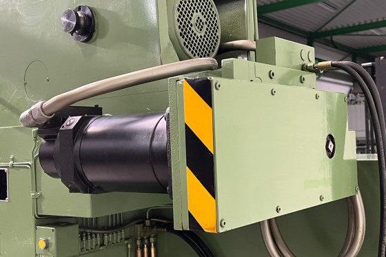 CME - F4 CMC Milling machine used | Mach4Metal