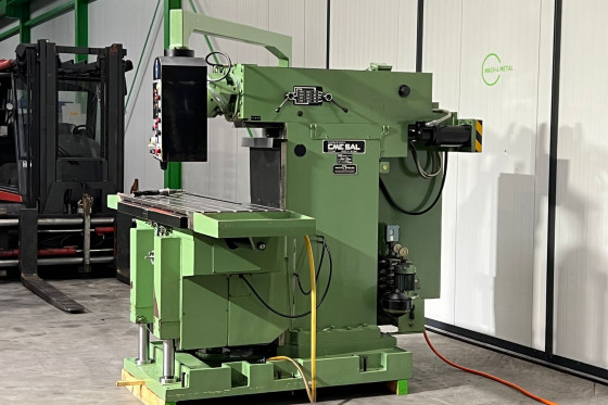 CME - F4 CMC Milling machine used | Mach4Metal