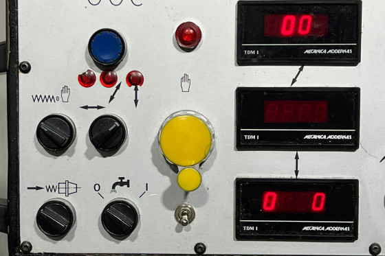 CME - F4 CMC Milling machine used | Mach4Metal