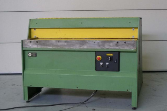 JBS - Electric mech. guillotine - tafelshere Guillotine used | Mach4Metal