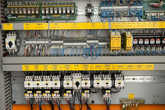 QUASER - MV204CV 3-axis CNC machine (VMC) used | Mach4Metal