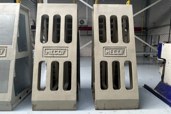 MECOF - DD-2350 Équerre de bridage utilisé | Mach4Metal