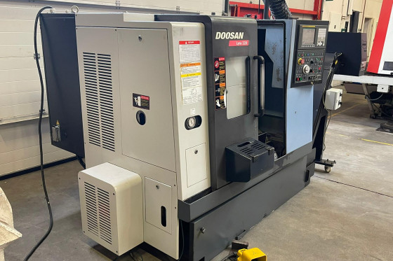 DOOSAN - Lynx 220 A CNC lathe used | Mach4Metal