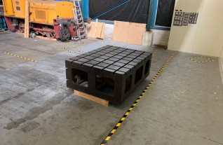 STOLLE - Cast irion Box table used | Mach4Metal