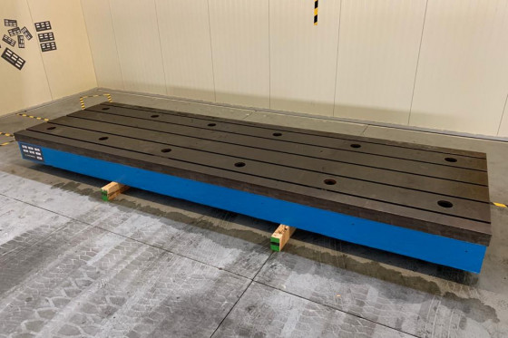 STOLLE - Cast iron T slotted bed plate used | Mach4Metal
