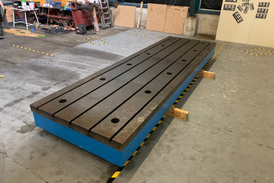 STOLLE - Cast iron T slotted bed plate used | Mach4Metal