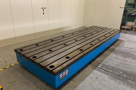 STOLLE - Cast iron T slotted bed plate used | Mach4Metal