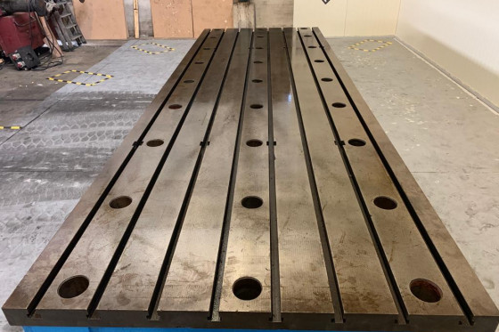STOLLE - Cast iron T slotted bed plate used | Mach4Metal