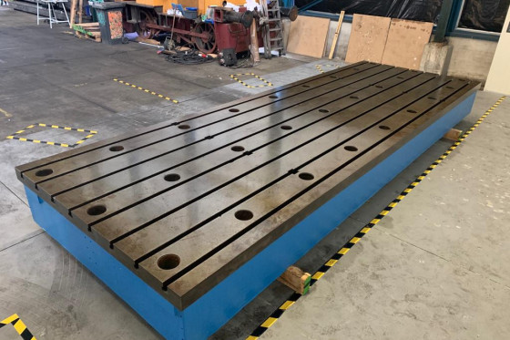 STOLLE - Cast iron T slotted bed plate used | Mach4Metal