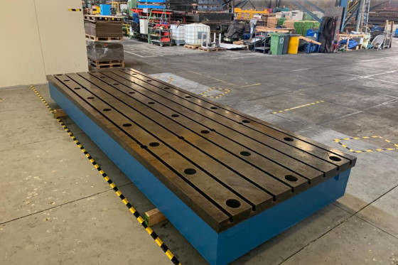 STOLLE - Cast iron T slotted bed plate used | Mach4Metal