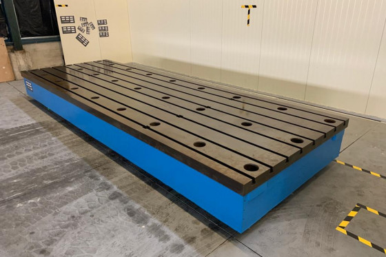 STOLLE - Cast iron T slotted bed plate used | Mach4Metal