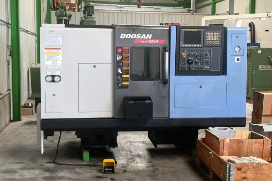DOOSAN - LYNX 220 LMA CNC Lathe with c-axis used | Mach4Metal